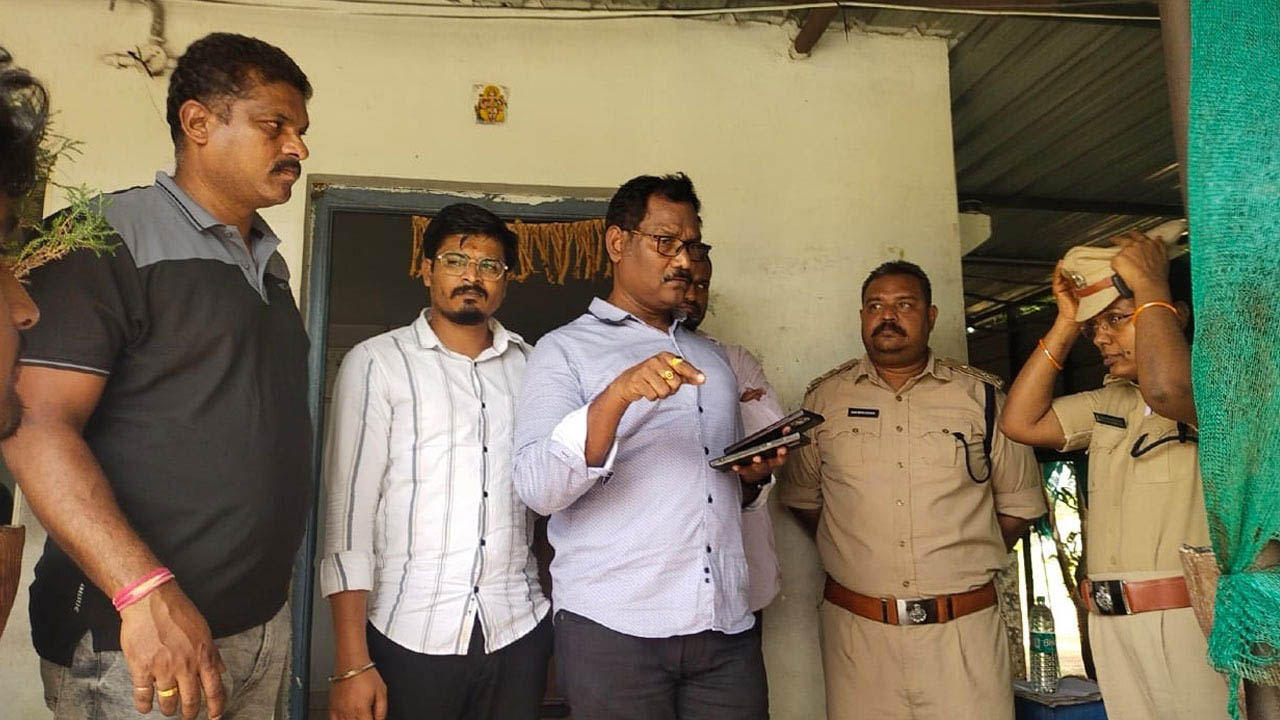 ACB Raid | చెక్ పోస్టుపై ఏసీబీ దాడులు..